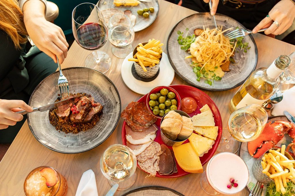 Cyan Restaurant | Stylish all day eatery - read reviews, book online