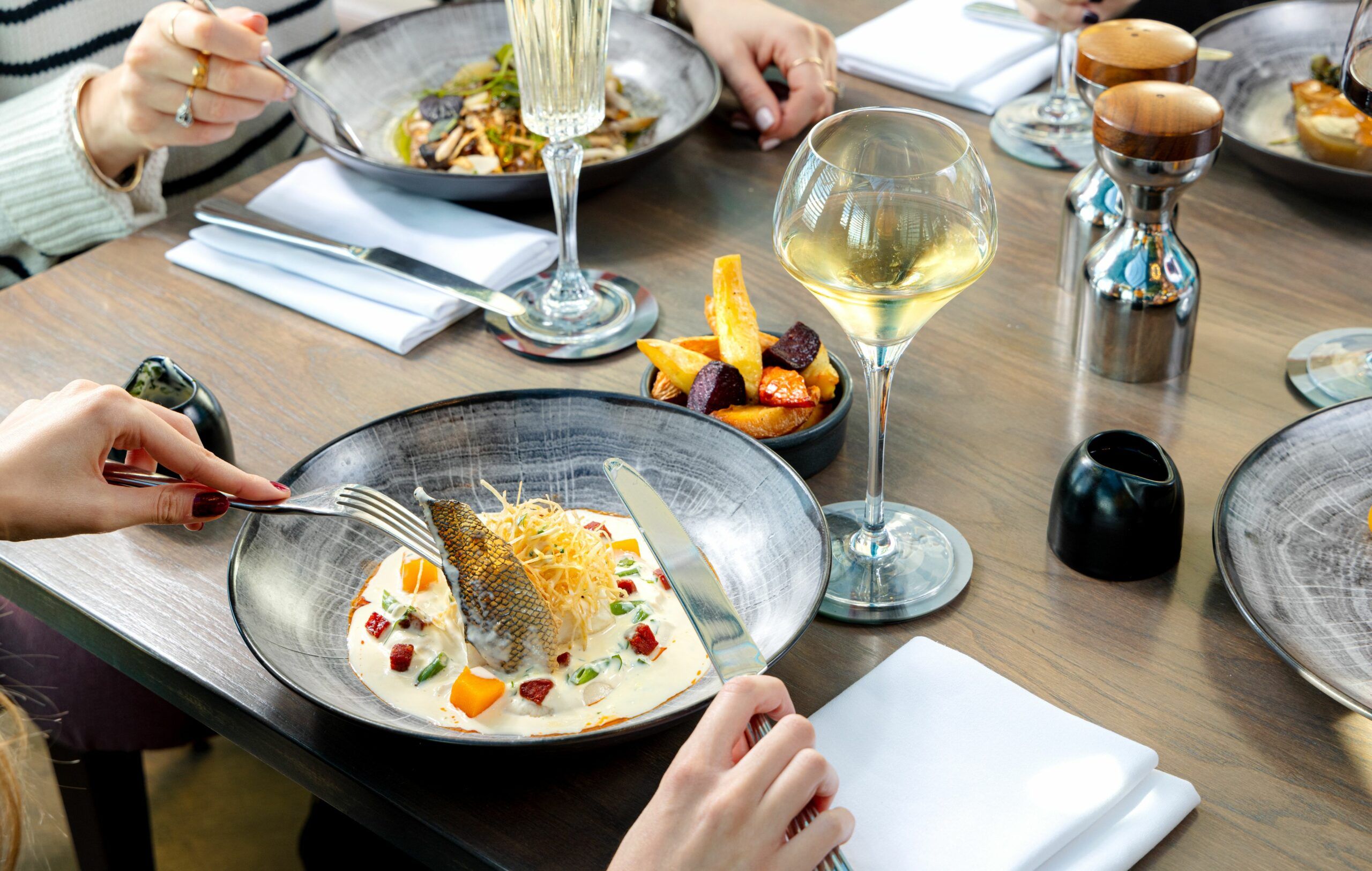 Cyan Restaurant | Stylish all day eatery - read reviews, book online