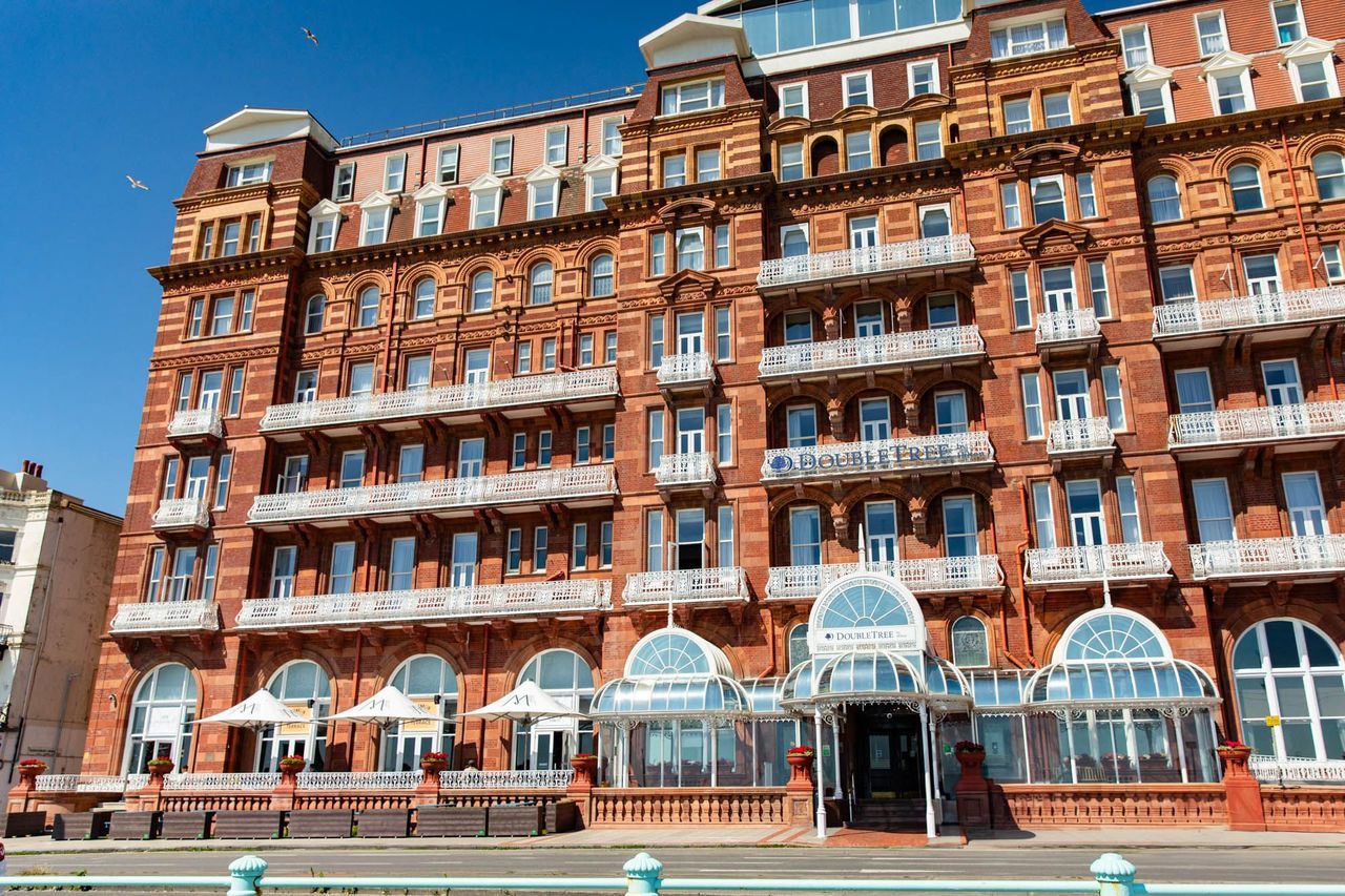 Brighton Metropole Bar - The Met Bar - Hilton Brighton